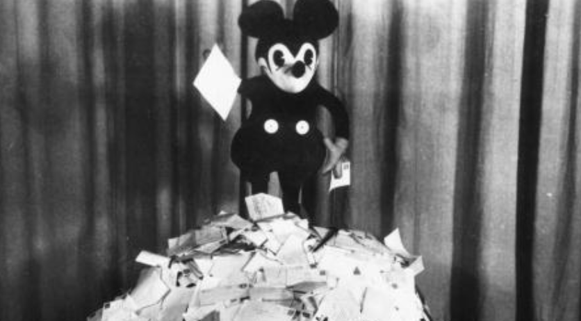 6 photos of Mickey Mouse from the 1930s - Disney Diary