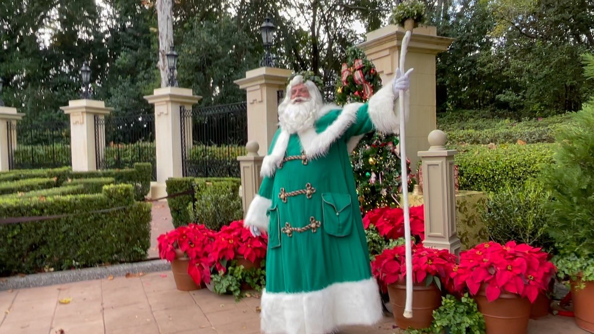 Video: Father Christmas shares UK traditions in EPCOT 2021